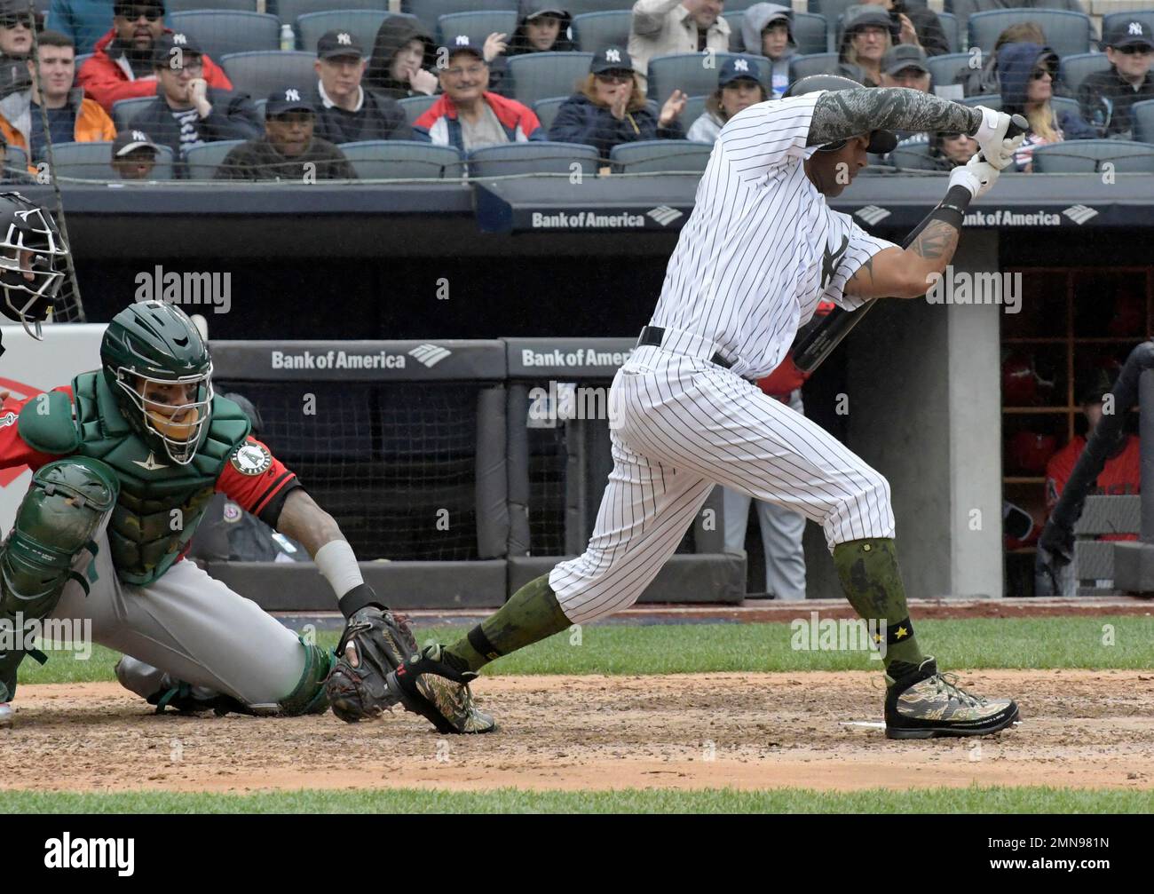 New York Yankees' Aaron Hicks holds up his swing to draw a bases loaded ...