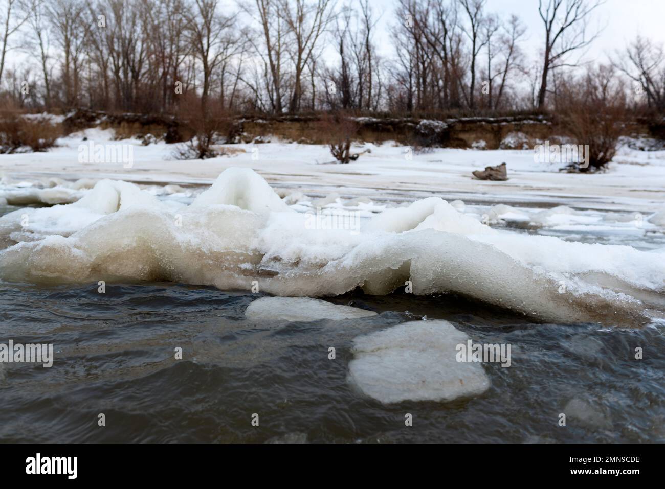 The first weak autumn ice rises in waves from a strong current and wind ...