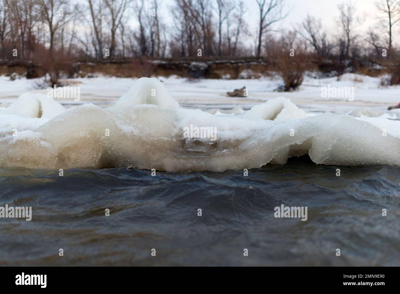 The first weak autumn ice rises in waves from a strong current and wind ...