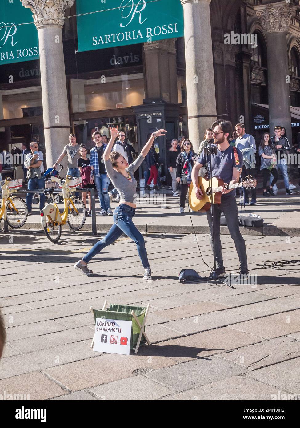 Street Performer Milan Italy Stock Photo - Alamy