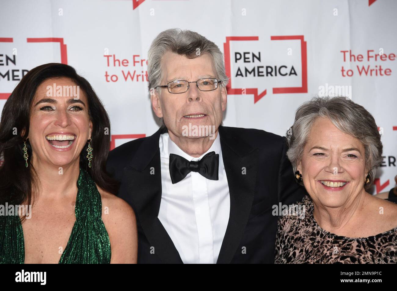 Roxanne Donovan, left, author Stephen King and Simon & Schuster ...