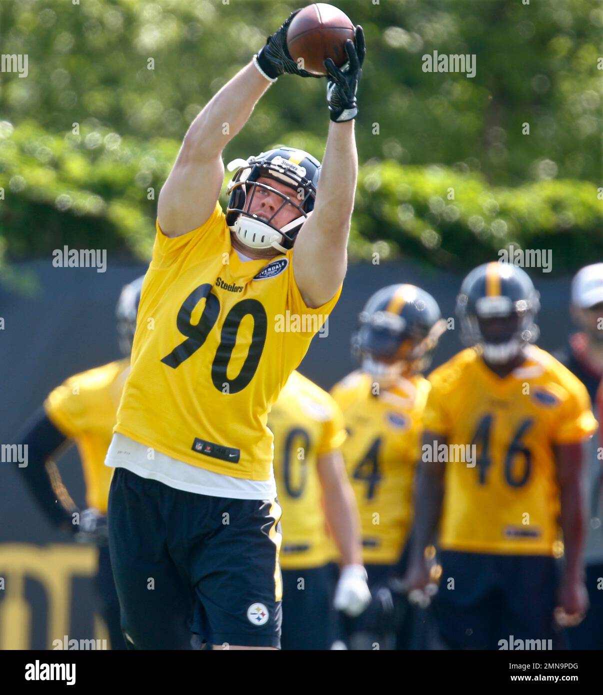 Pittsburgh Steelers linebacker T.J. Watt (90) makes a catch during a ...