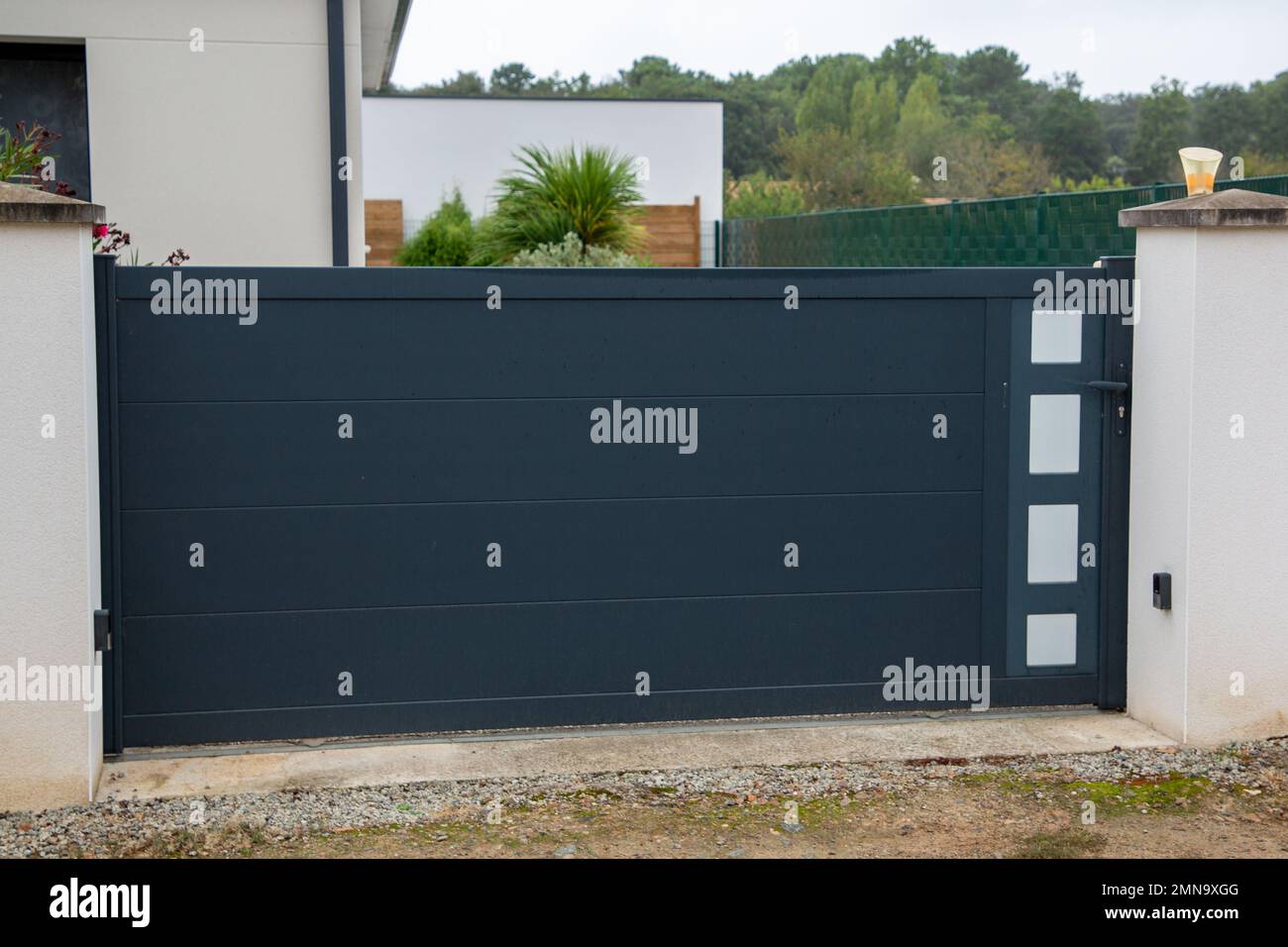 Aluminum gate sliding modern hi-res stock photography and images - Alamy
