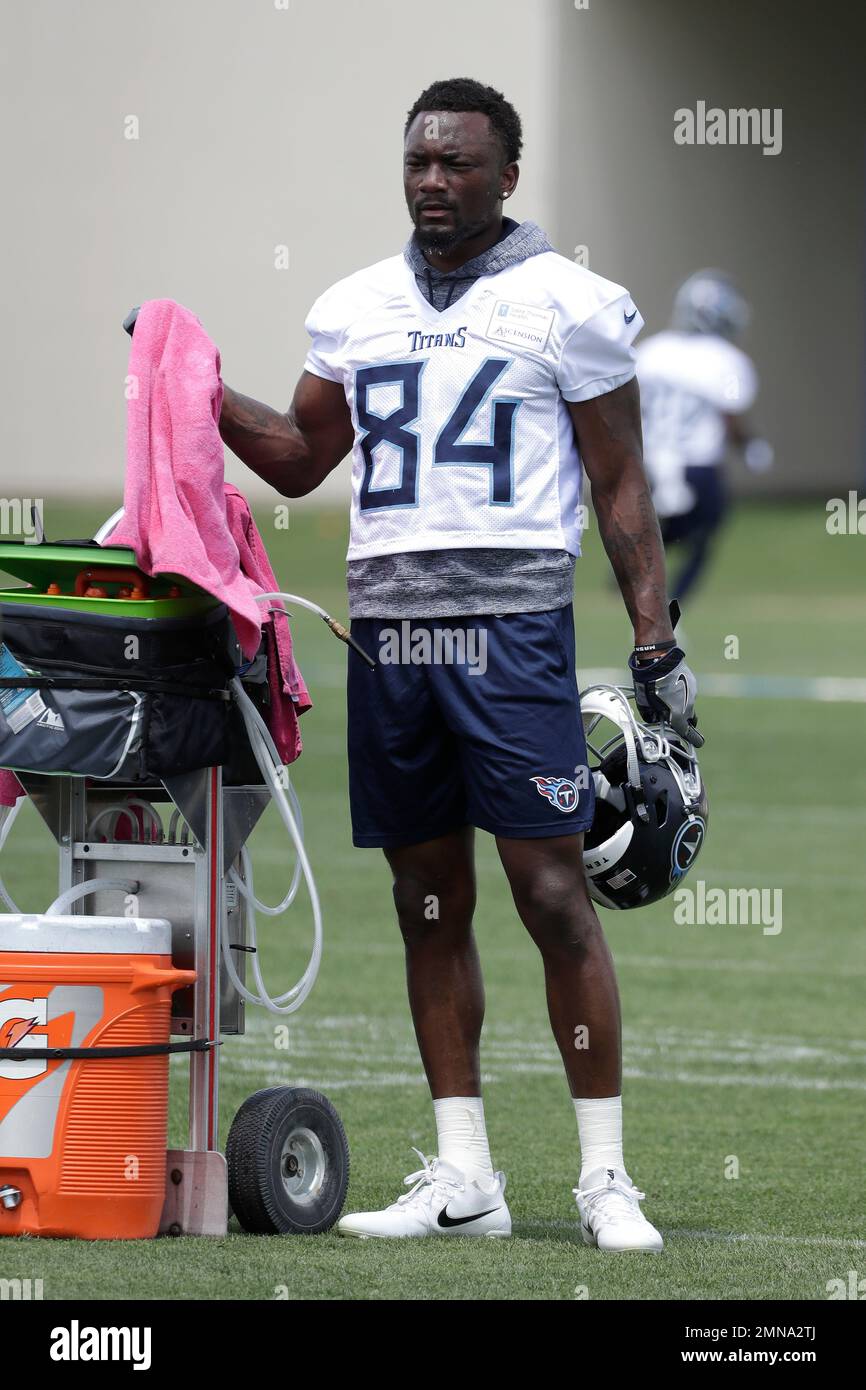 Tennessee Titans wide receiver Corey Davis takes a break during an ...