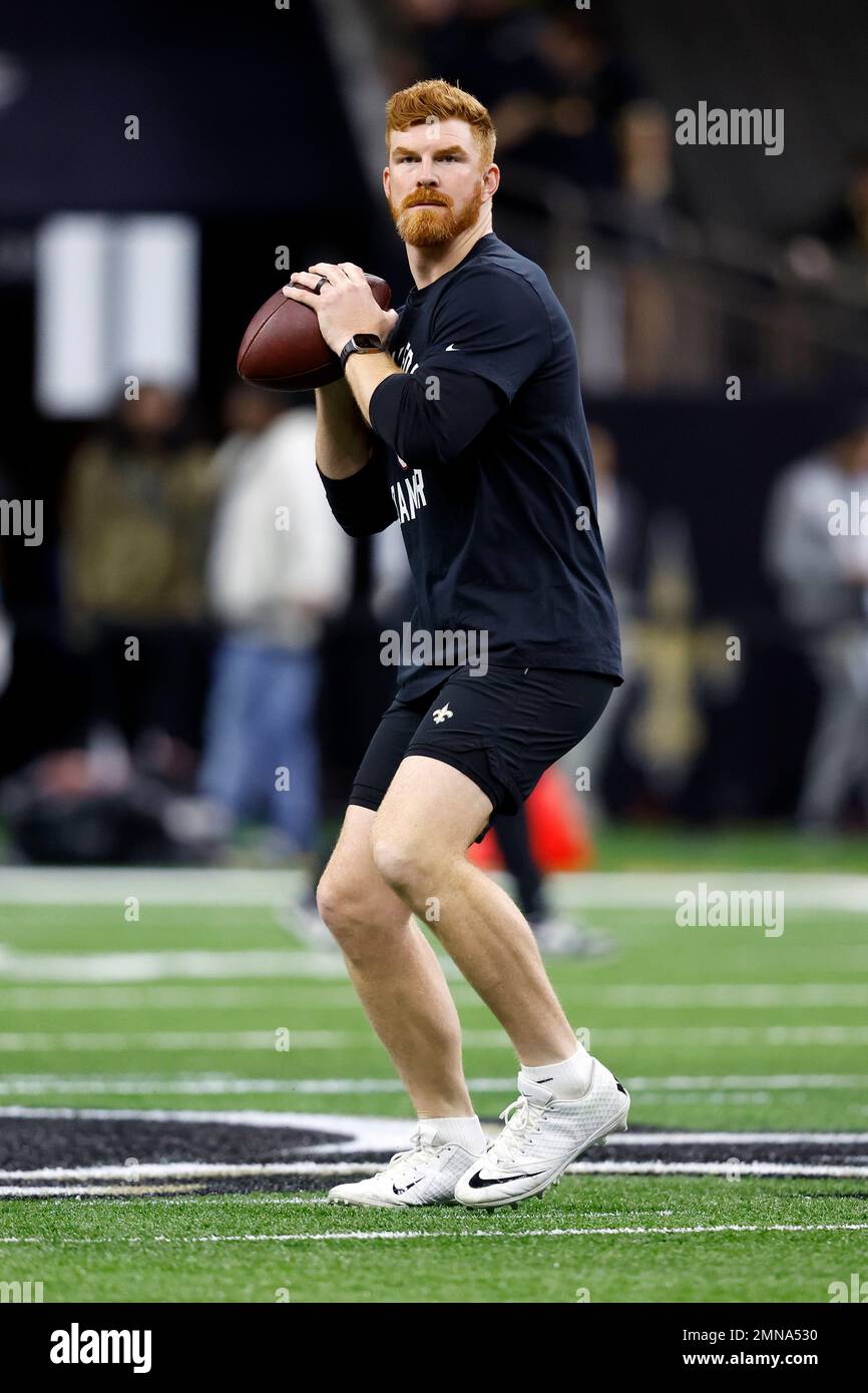 New Orleans Saints quarterback Andy Dalton (14) warms up before an NFL ...