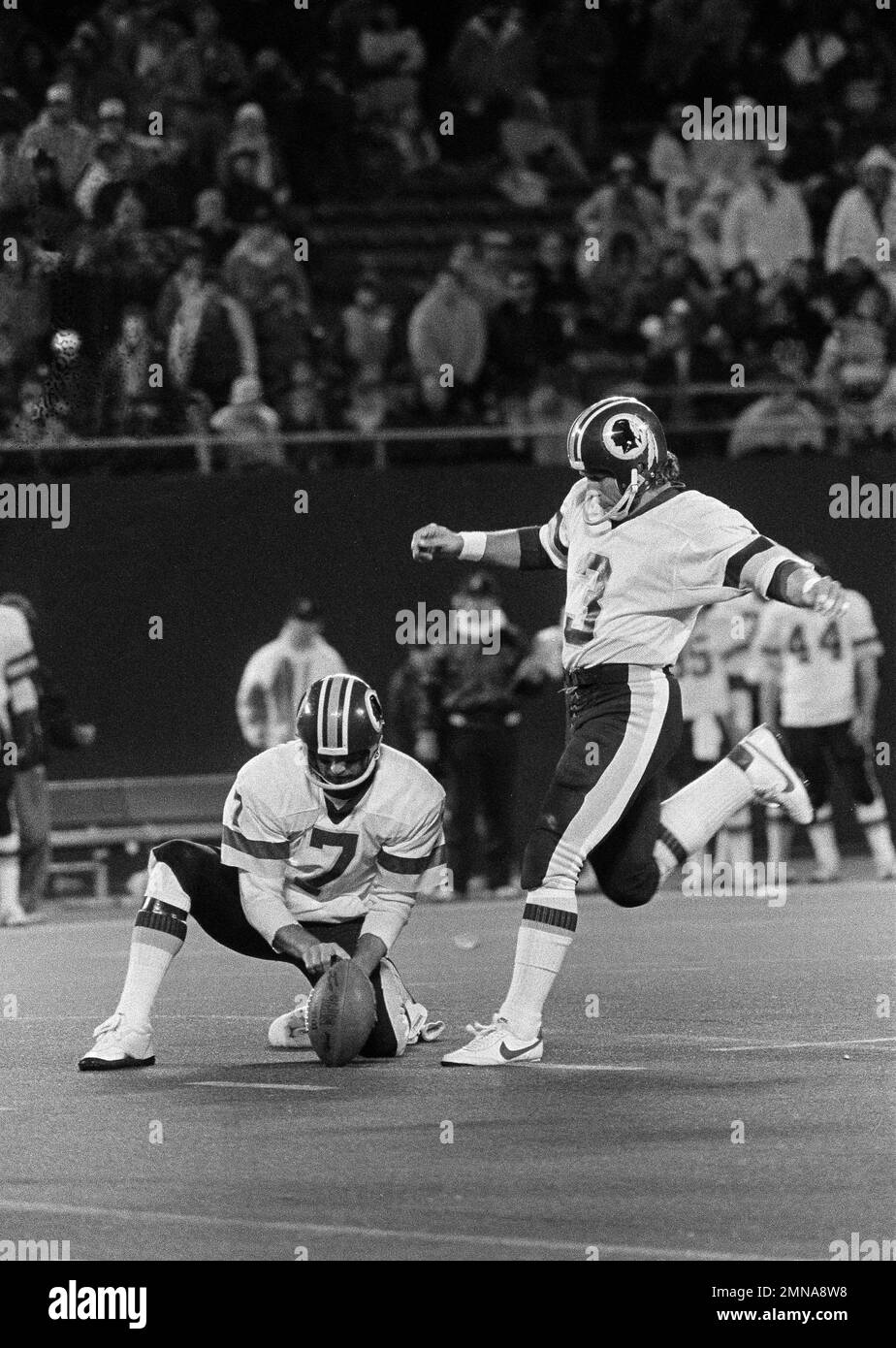 Eyes on the ball, Washington Redskins lace kicker Mark Moseley starts ...