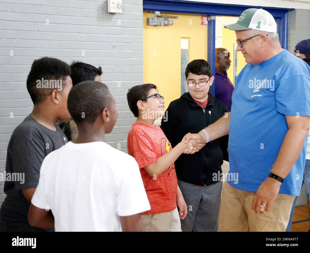 IMAGE DISTRIBUTED FOR SHERWIN-WILLIAMS - Students from the YMLA at the ...