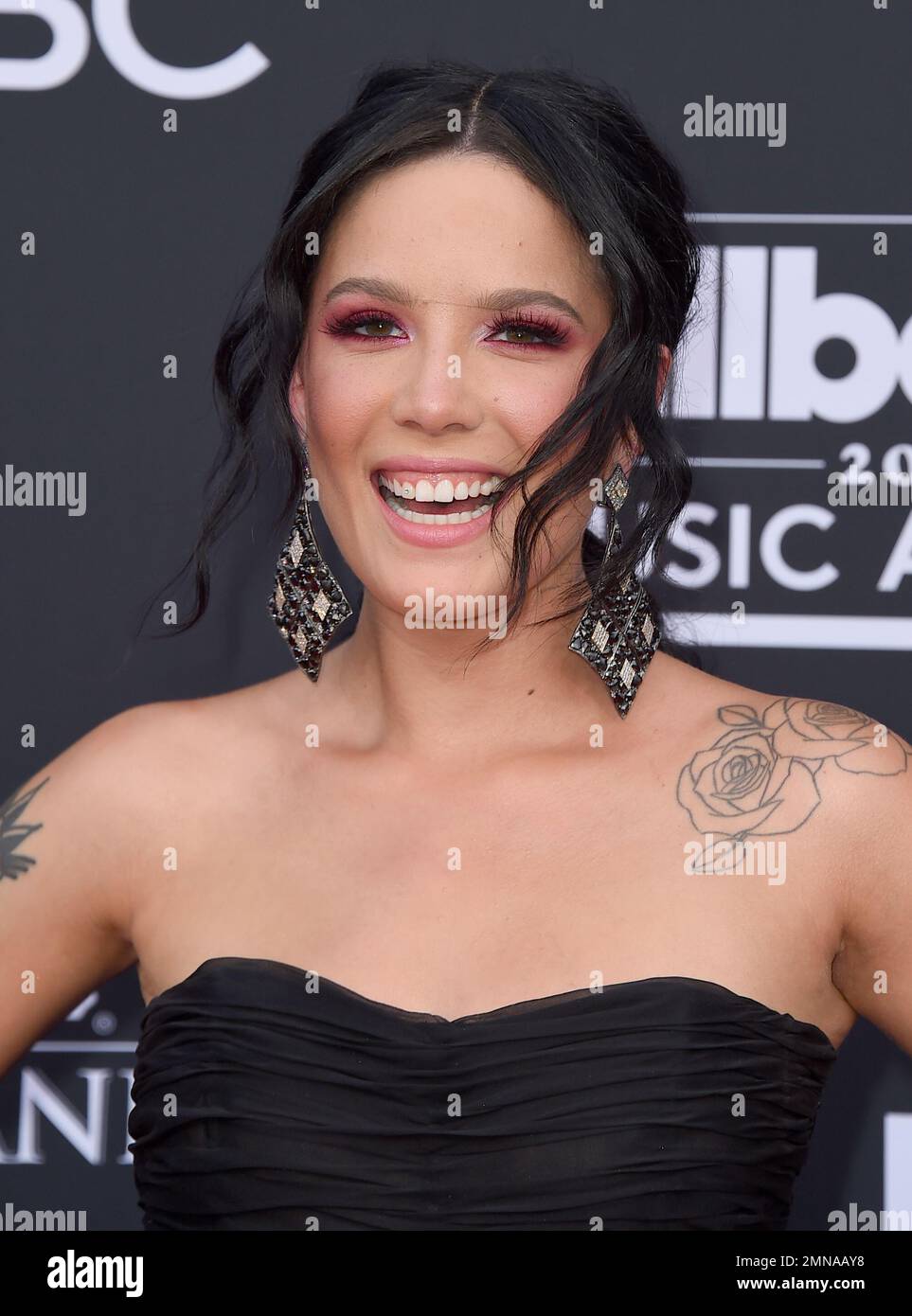 Halsey arrives at the Billboard Music Awards at the MGM Grand Garden ...
