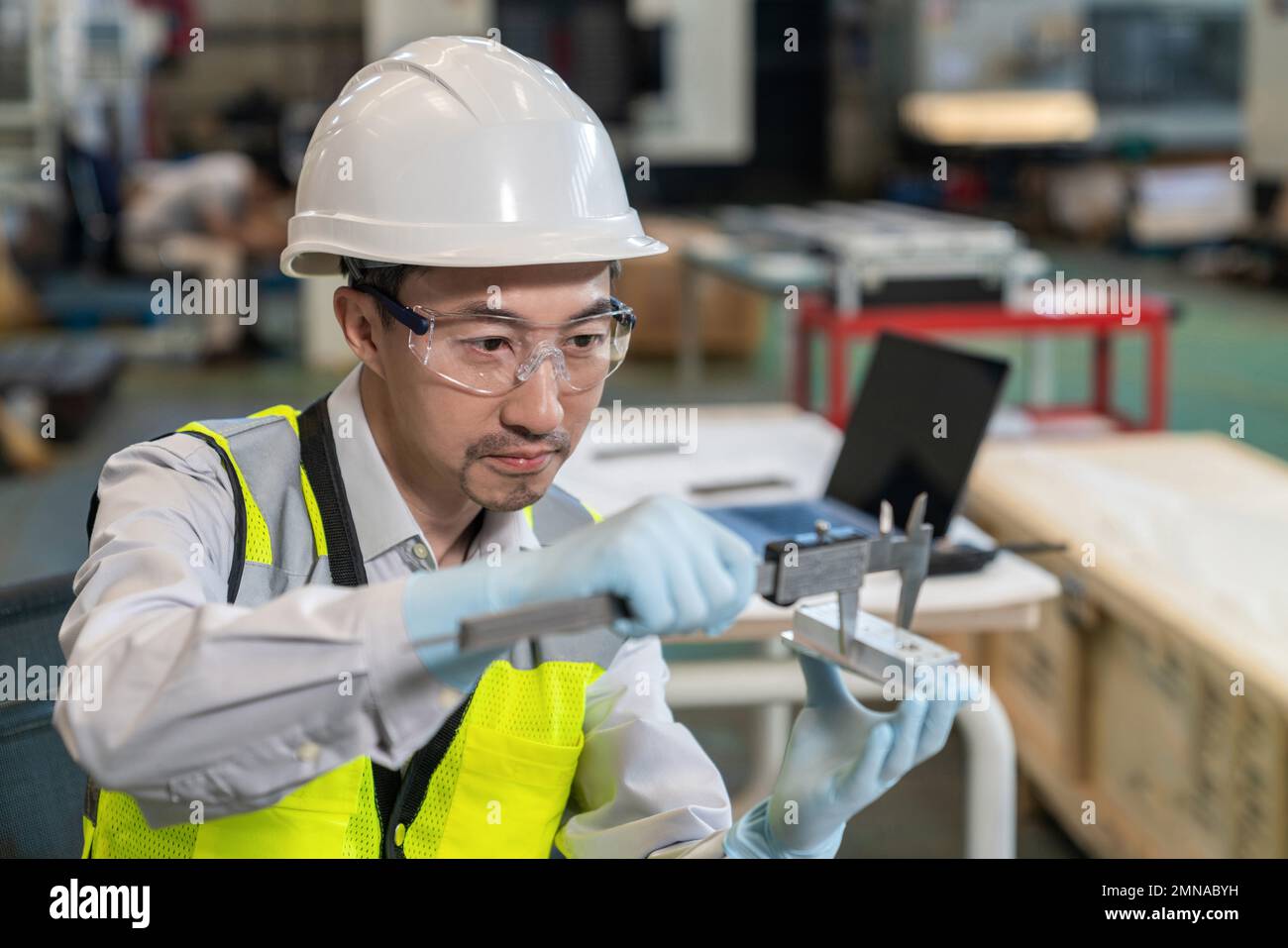 Factory workers wearing gloves hi-res stock photography and images - Alamy