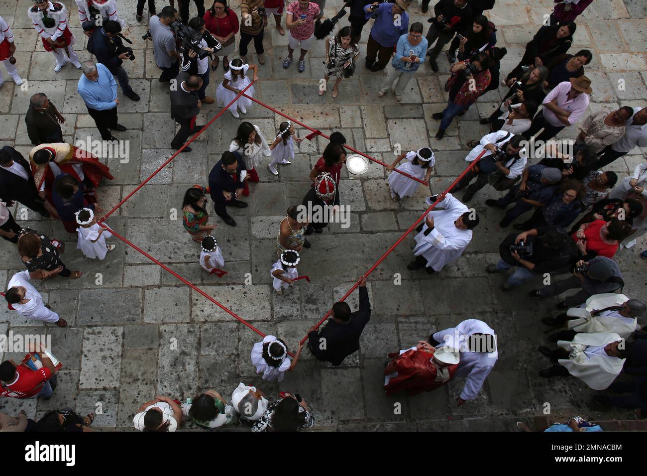 People perform the Emperor of the Divine Holy Spirit procession to Our ...