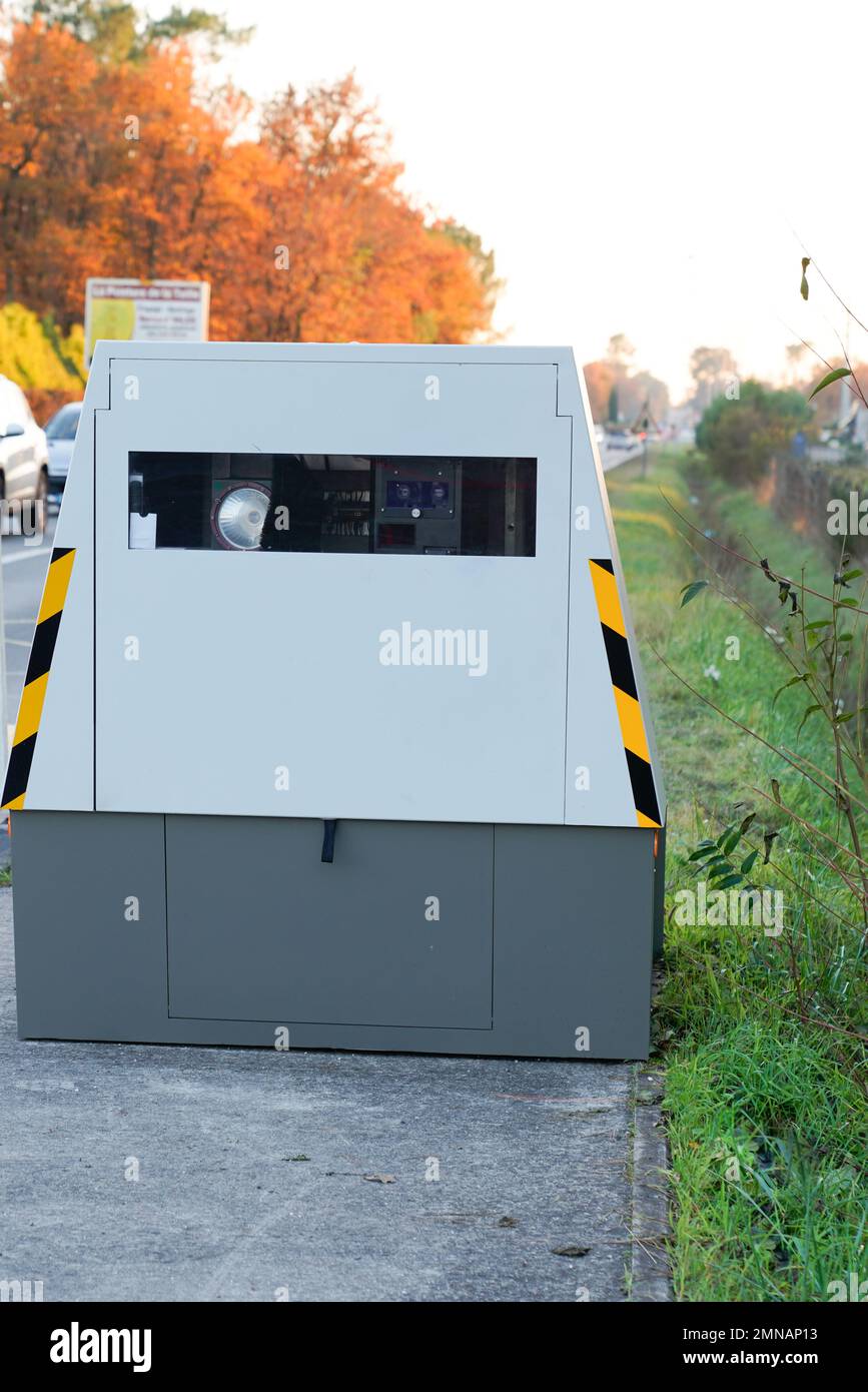 Automatic speed detection hi-res stock photography and images - Alamy