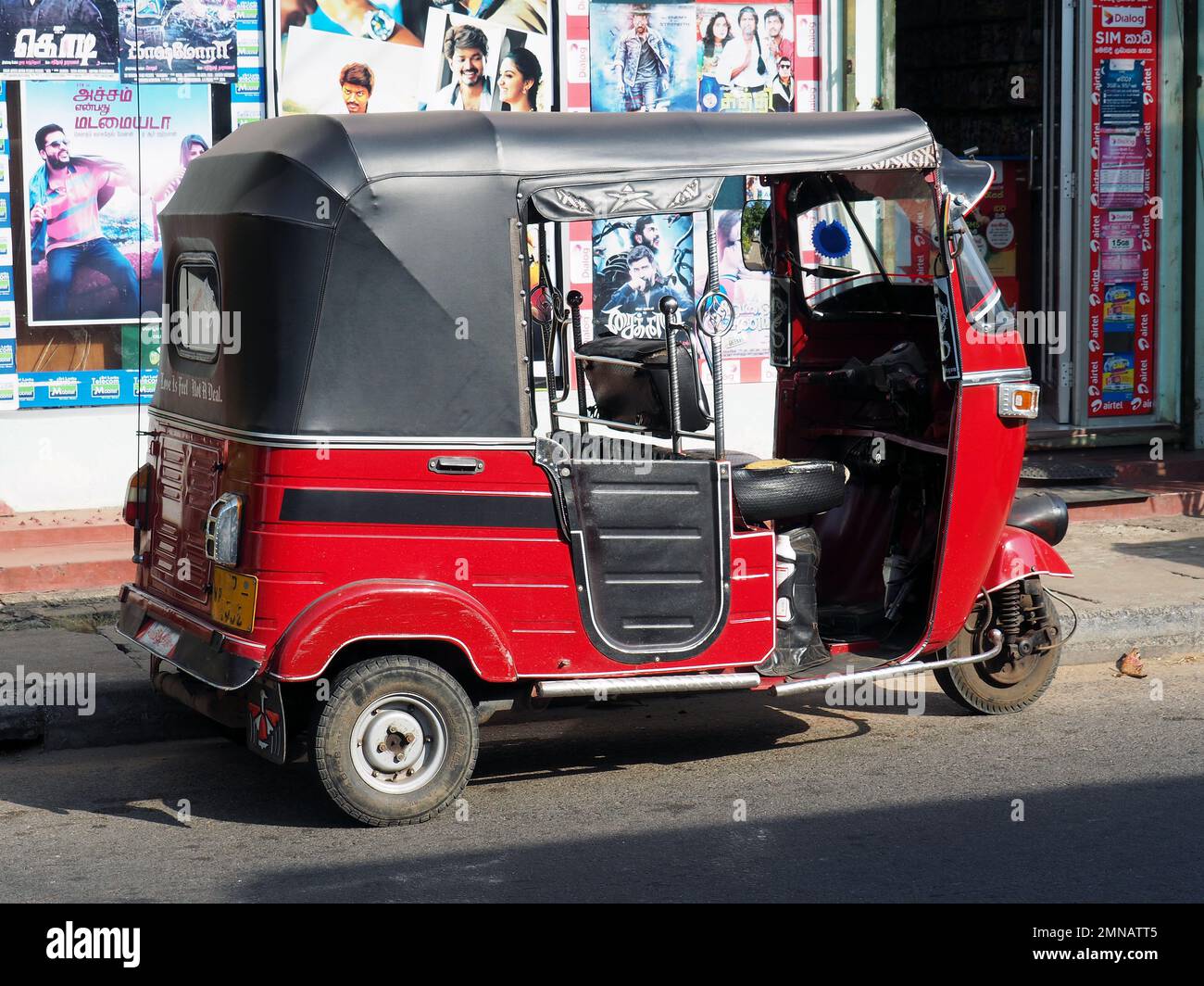 Tuk tuk, motorised rickshaw, Negombo city, Western Province, Srí Lanka ...