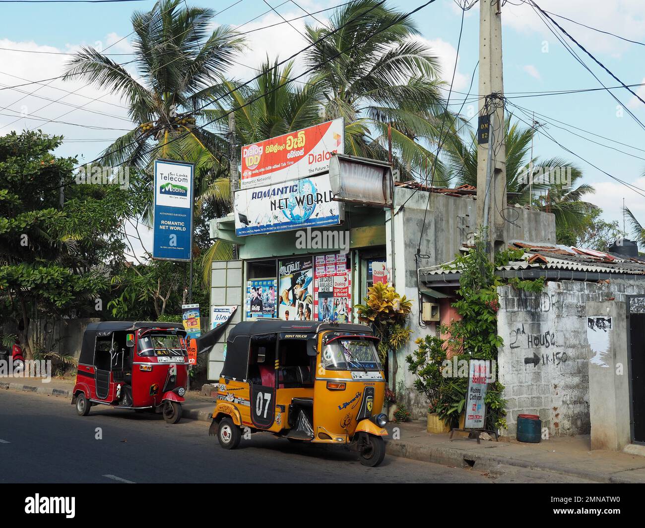 Tuk tuk, motorised rickshaw, Negombo city, Western Province, Srí Lanka ...