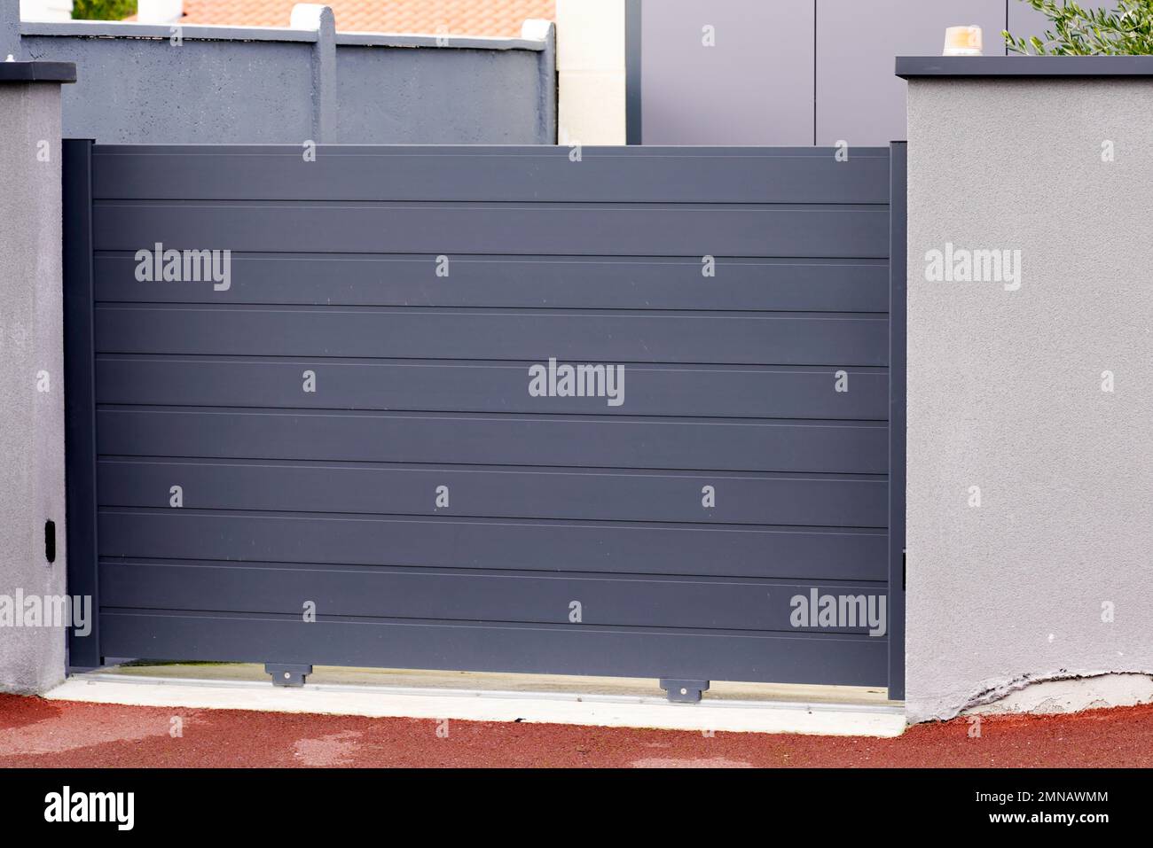 High metal gate hi-res stock photography and images - Alamy