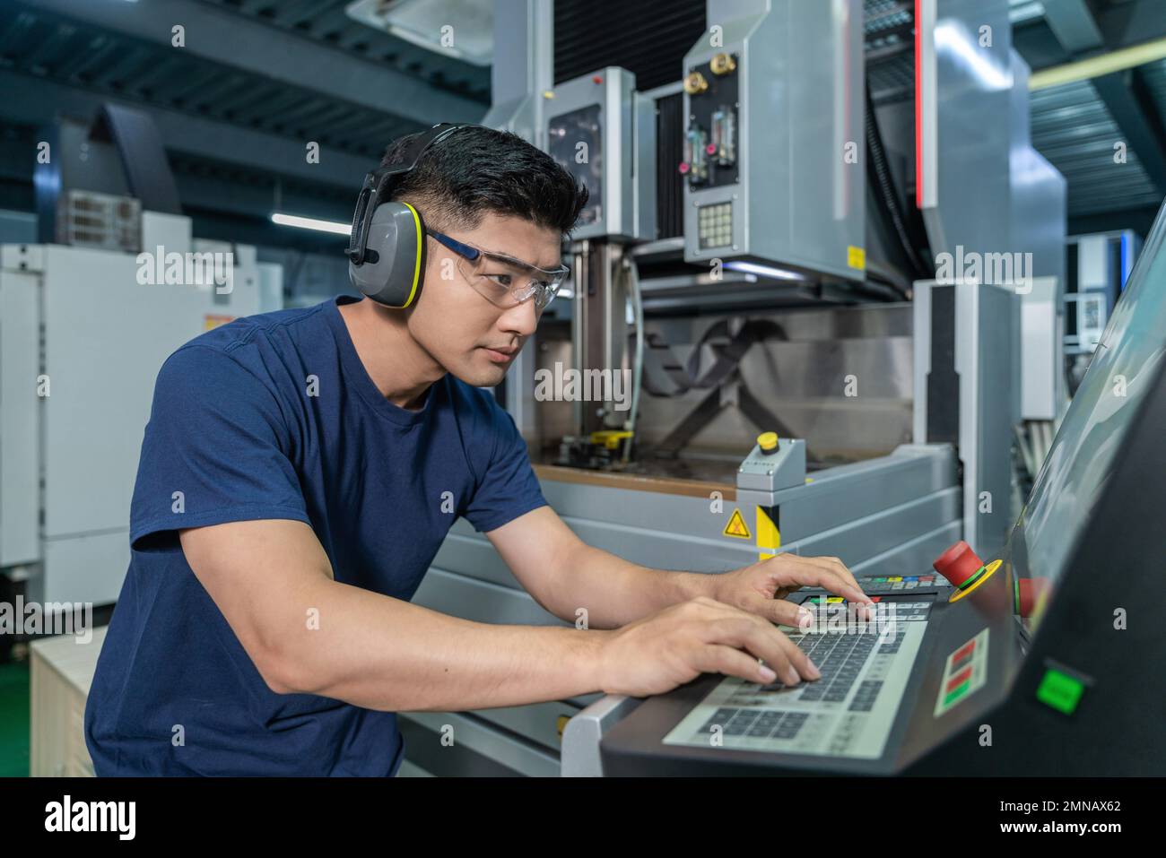 Focused automation hi-res stock photography and images - Alamy