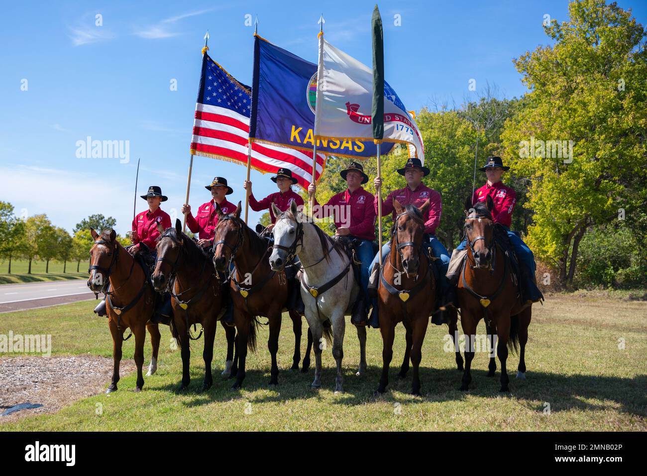 The 1st Infantry Division Commanding General's Mounted Color Guard ...