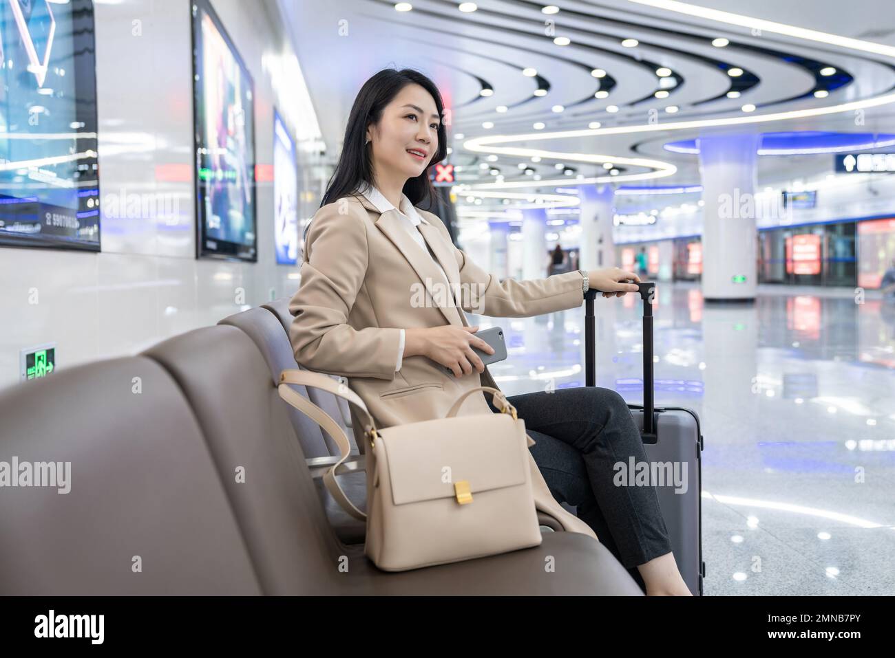 Business lady rest at the airport Stock Photo - Alamy
