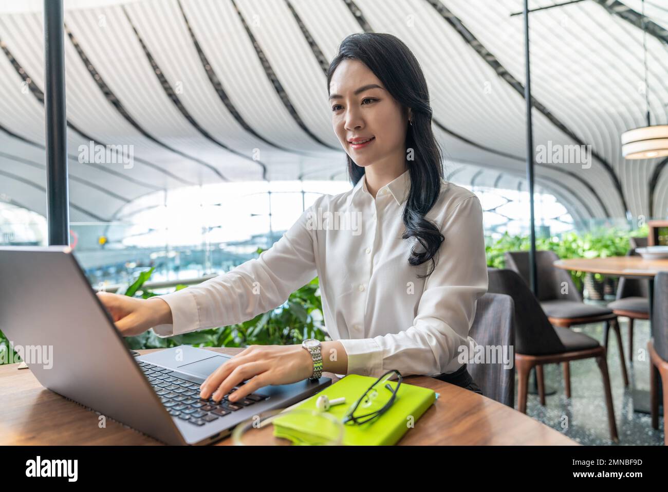Ms business casual office Stock Photo - Alamy