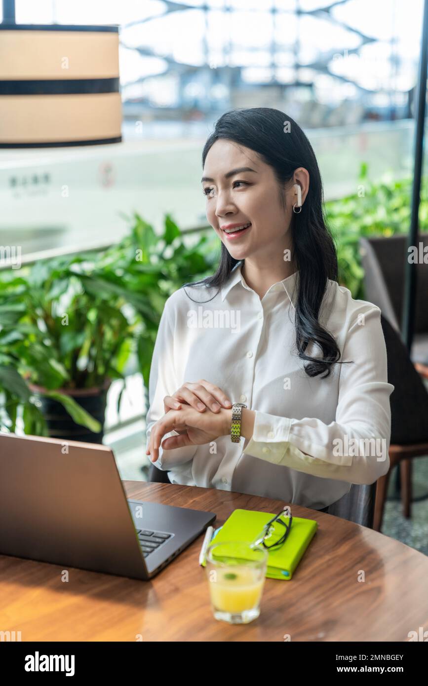 Ms business casual office Stock Photo - Alamy