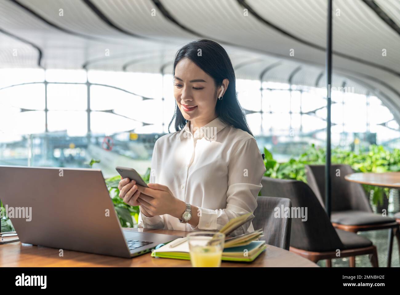 Office phones computers hi-res stock photography and images - Alamy