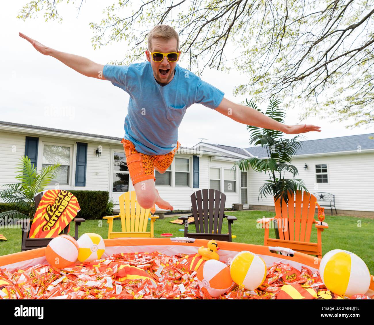 IMAGE DISTRIBUTED FOR REESE'S - Reese’s super fan, Jon Ernst, dives ...