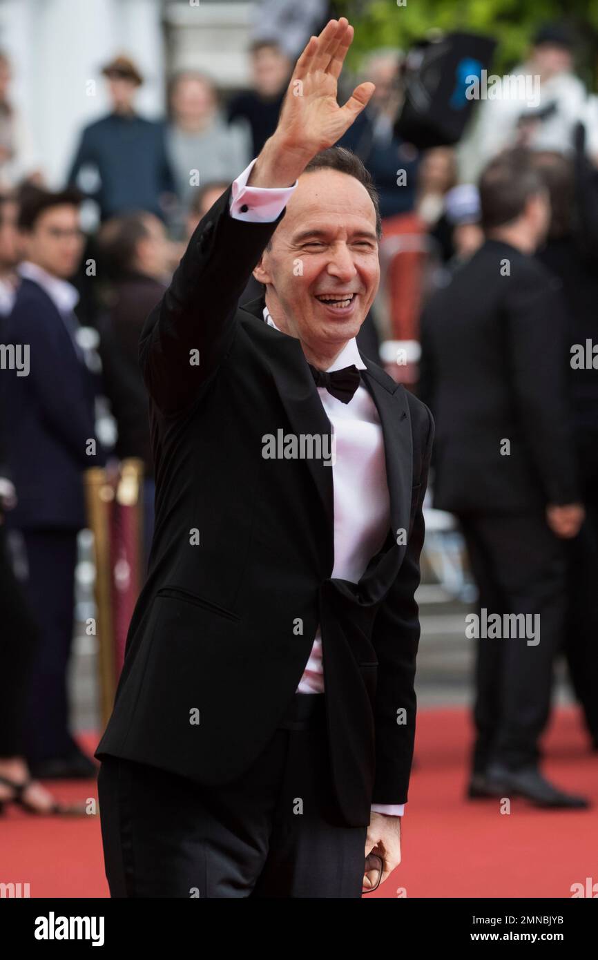 Actor Roberto Benigni poses for photographers upon arrival at the ...