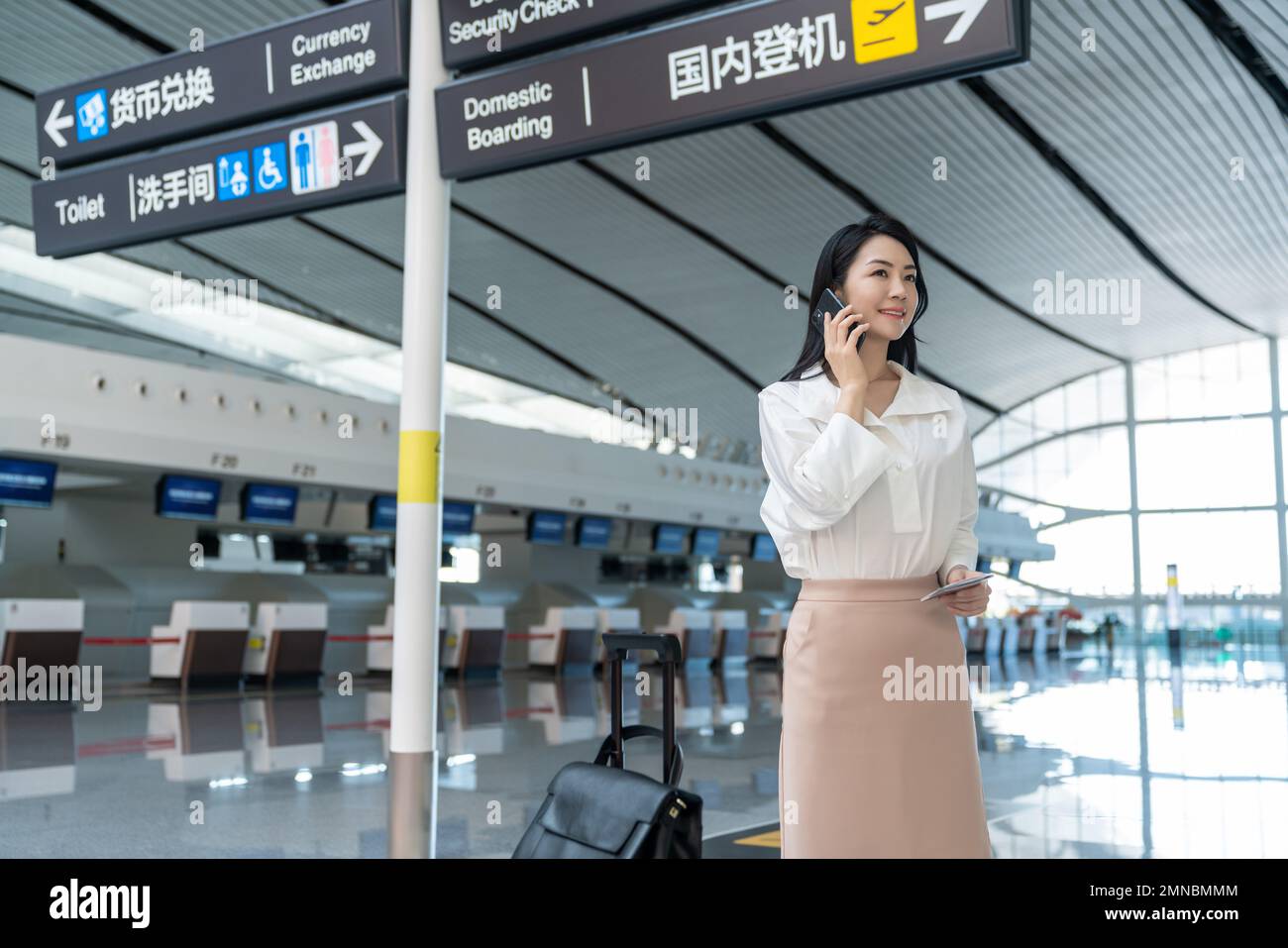 Call business lady in the airport Stock Photo - Alamy