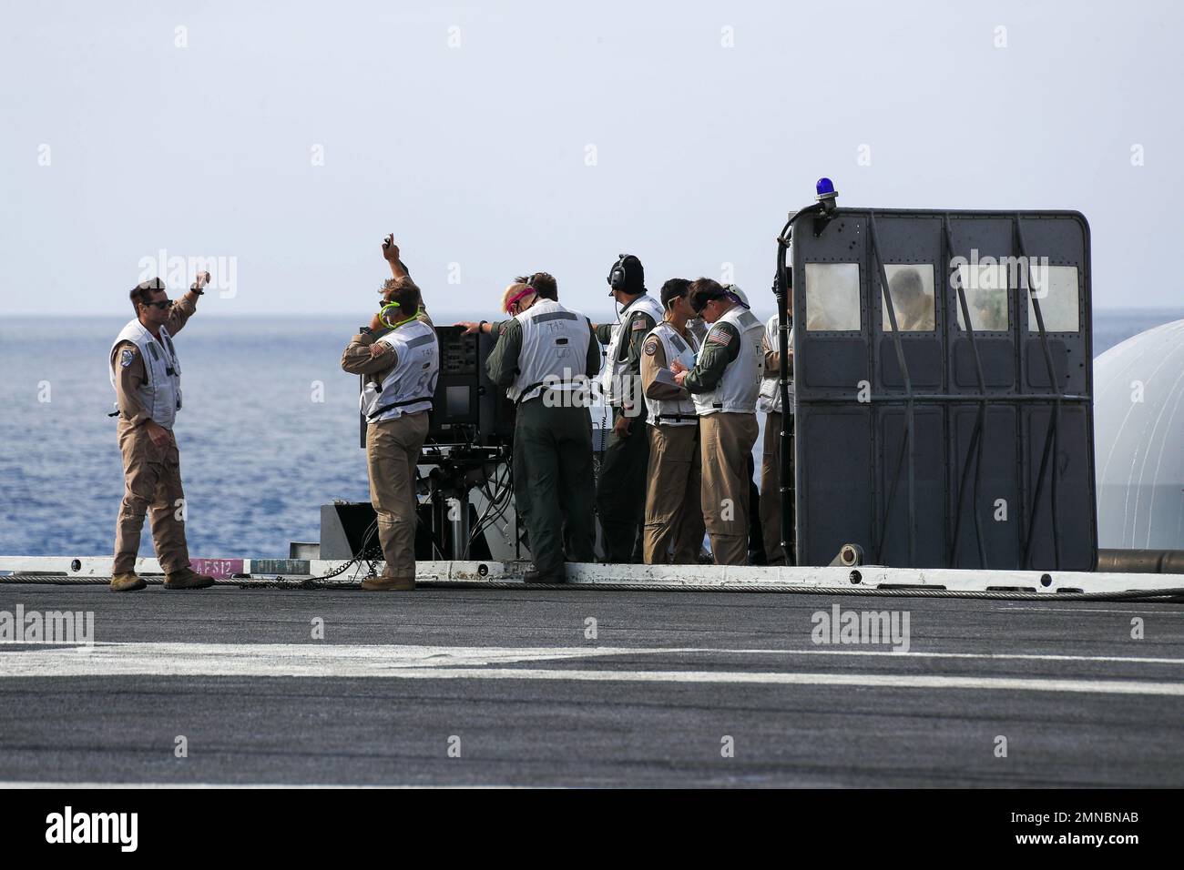 PACIFIC OCEAN (Sept. 30, 2022) Landing Signal Officers (LSO) signal ...