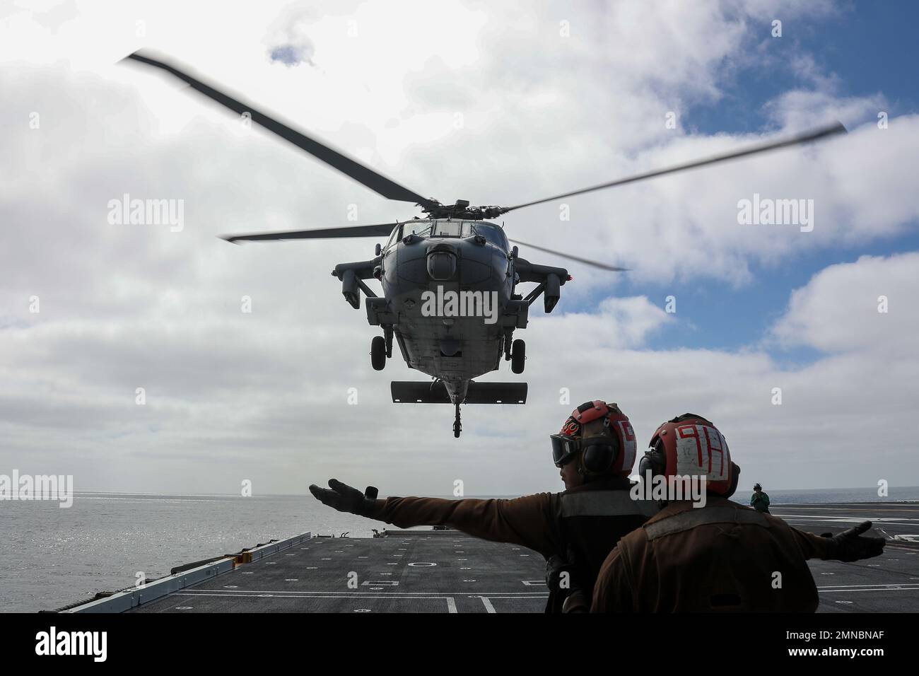 PACIFIC OCEAN (Sept. 30, 2022) Aviation Machinist’s Mate Airman Tyler ...