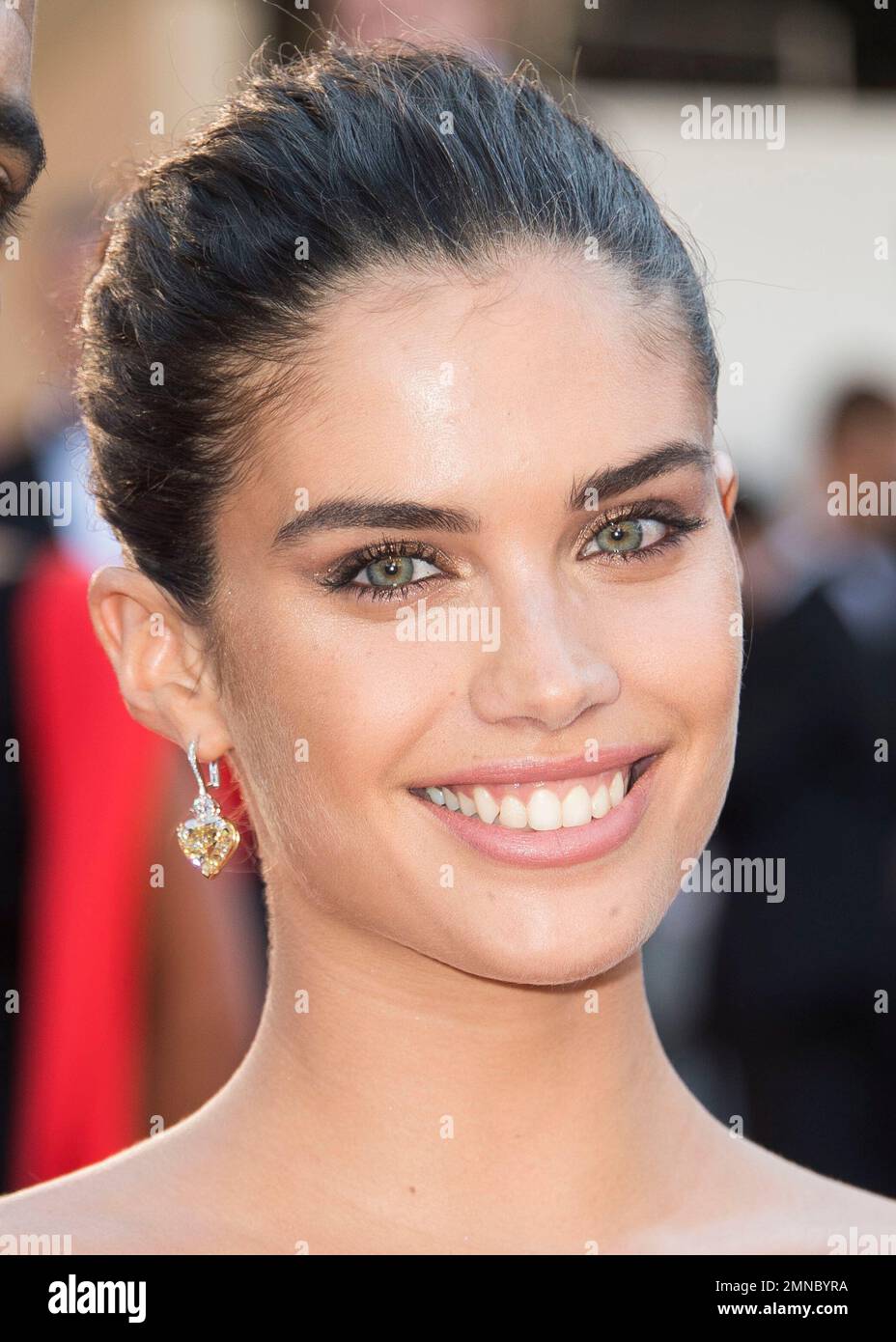 Model Sara Sampaio poses for photographers upon arrival at the premiere ...