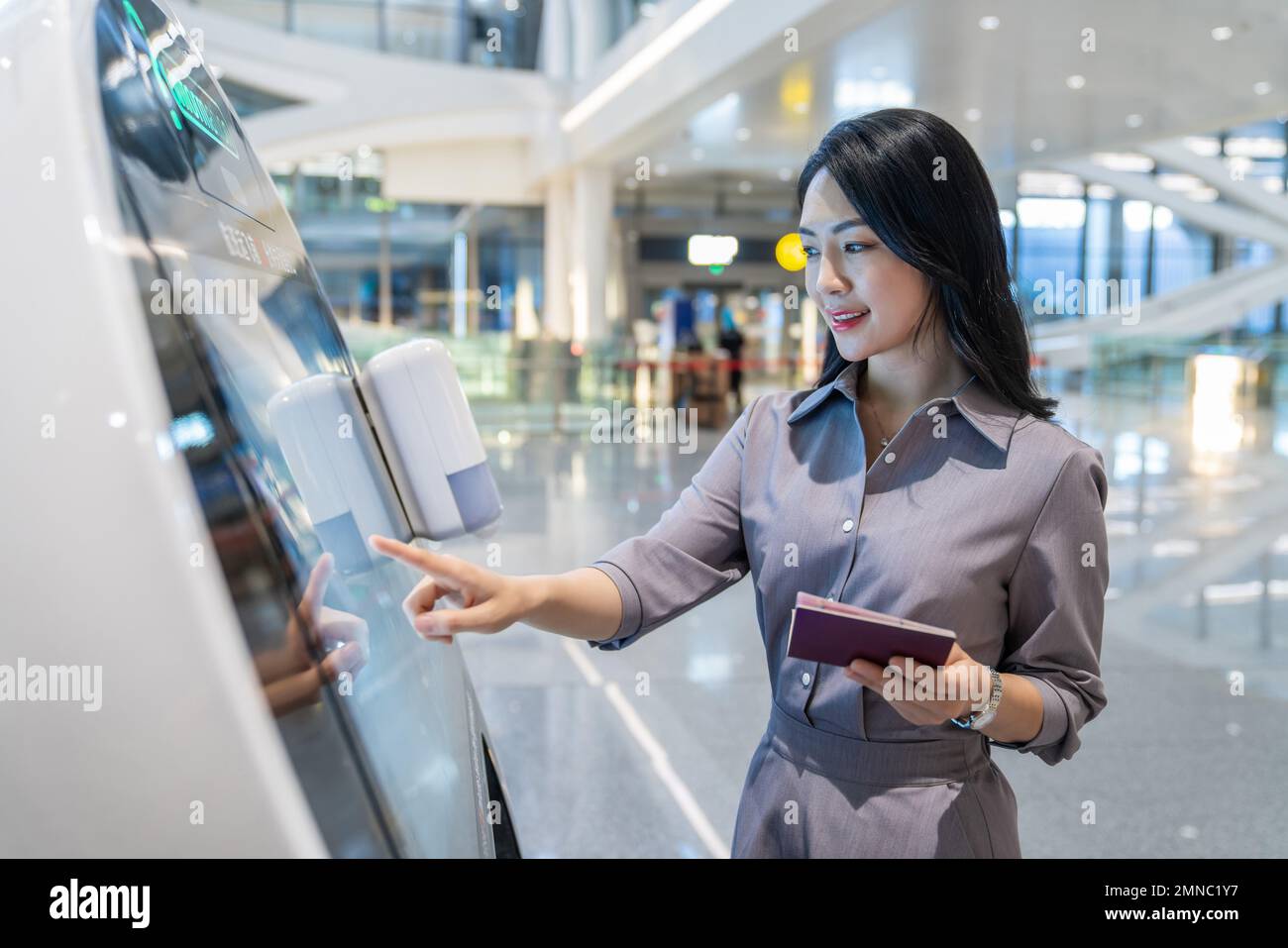 Check in lady hi-res stock photography and images - Alamy