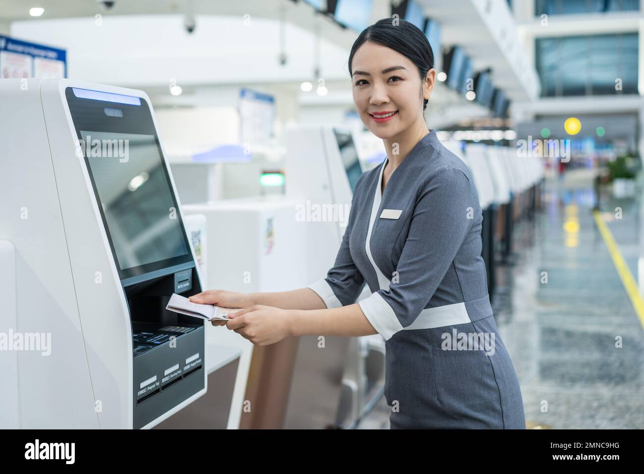 Smile of a flight attendant demonstration self-service check-in Stock ...