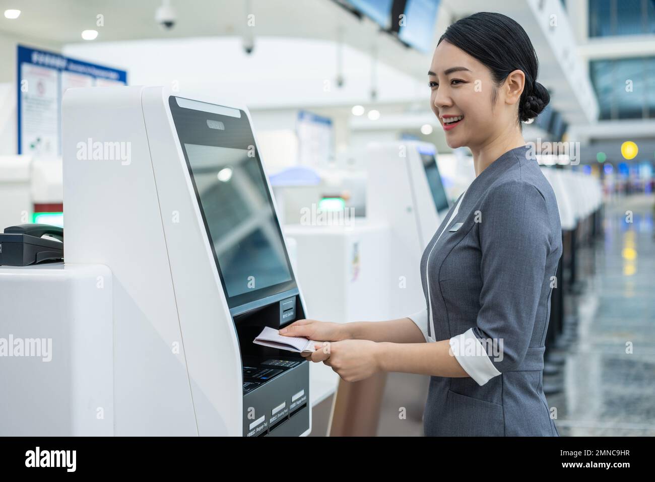 Smile of a flight attendant demonstration self-service check-in Stock ...