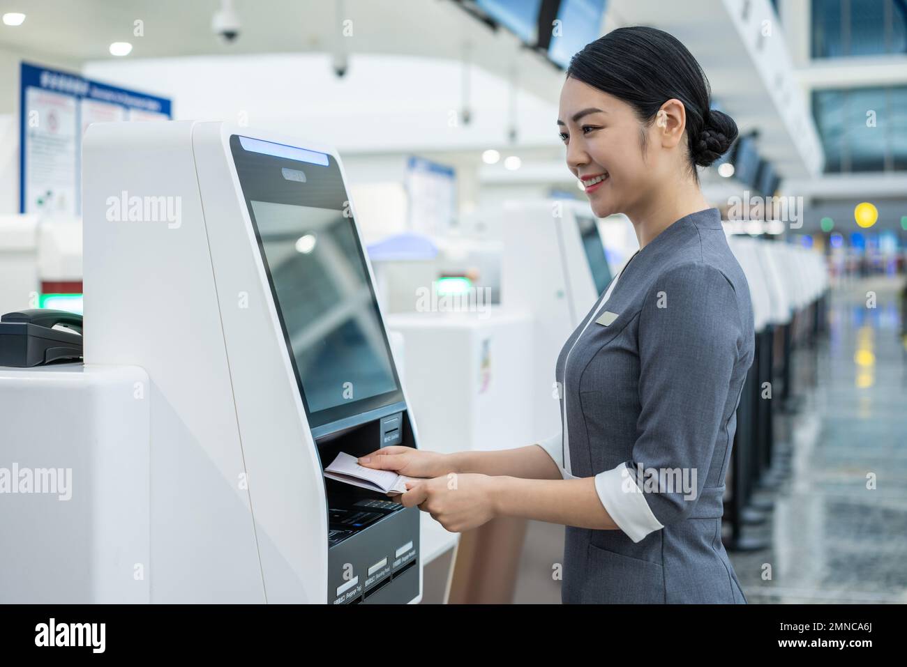Smile of a flight attendant demonstration self-service check-in Stock ...