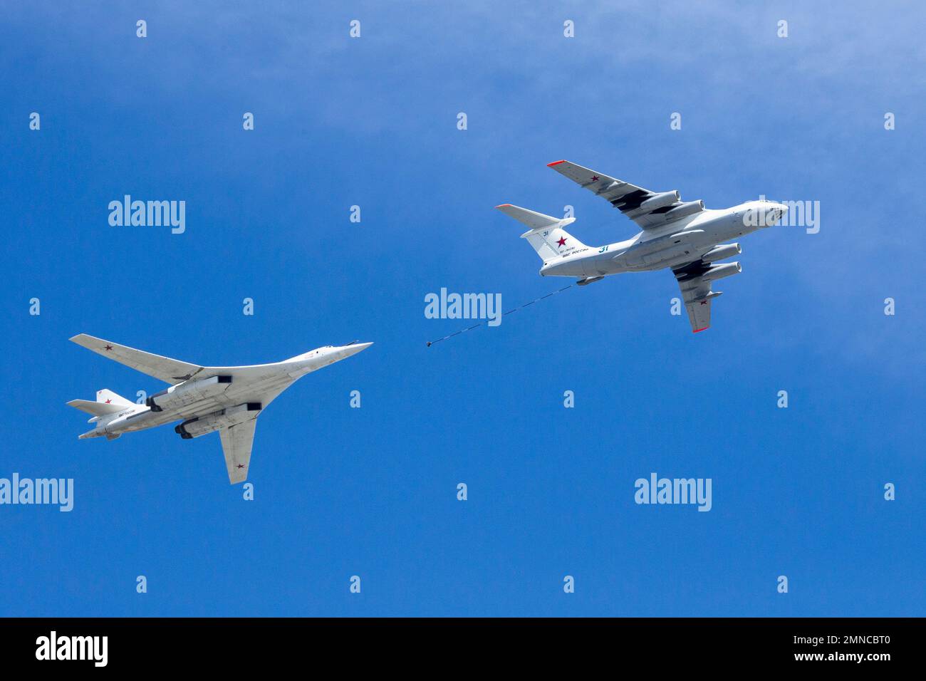 Russian Air Force's IL-78 air-to-air refuelling tanker, right ...