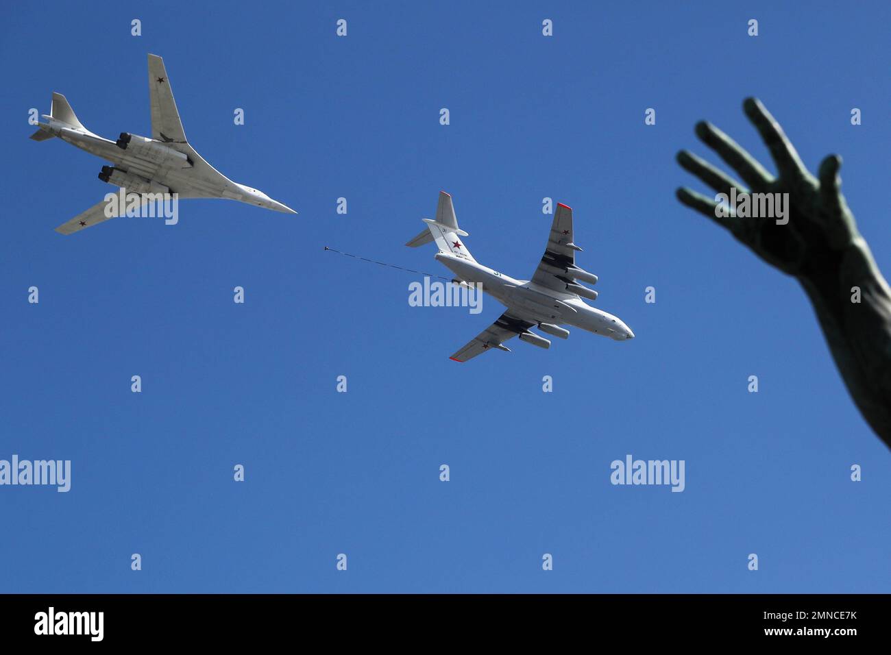 Russian Air Force's IL-78 air-to-air refueling tanker, center ...