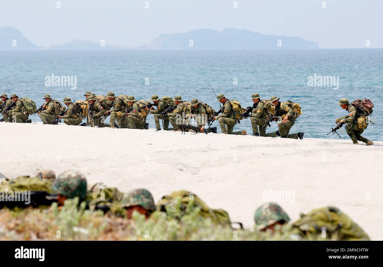 Philippine and U.S. Marines take their positions as they storm the ...