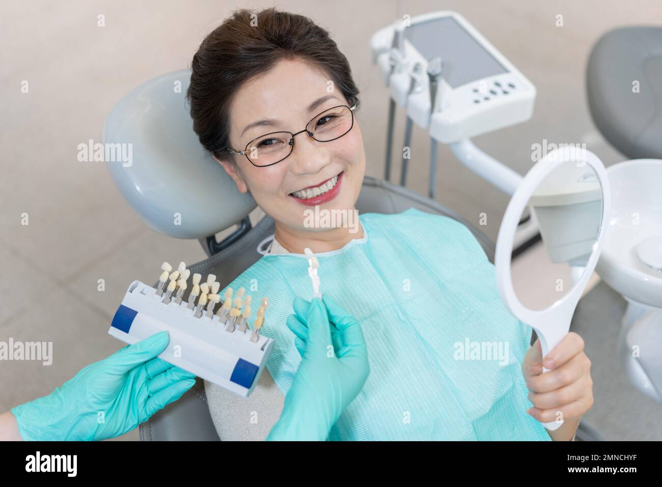 Patients in the dental clinic matching teeth Stock Photo - Alamy