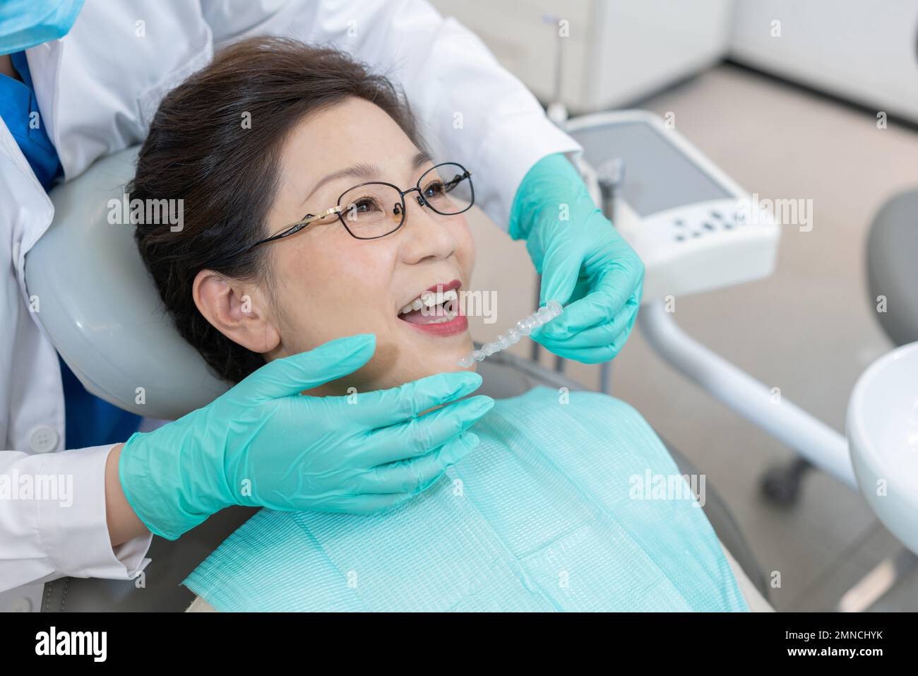 Patients in the dental clinic matching teeth Stock Photo - Alamy