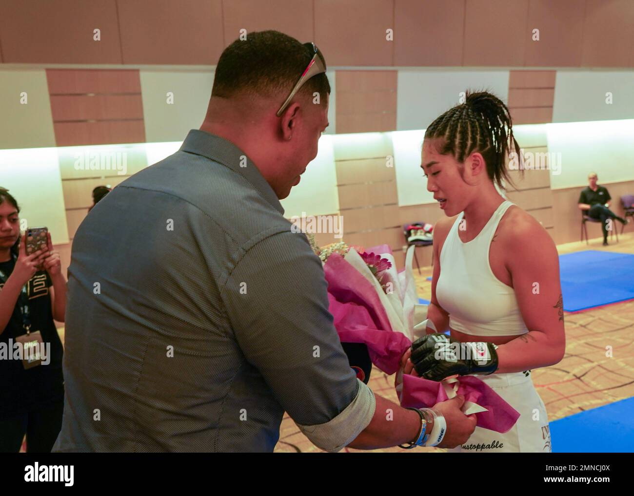 21001-N-HG389-0029 SINGAPORE (Oct. 1, 2022) U.S. Navy Lt. Cmdr. Derrick ...