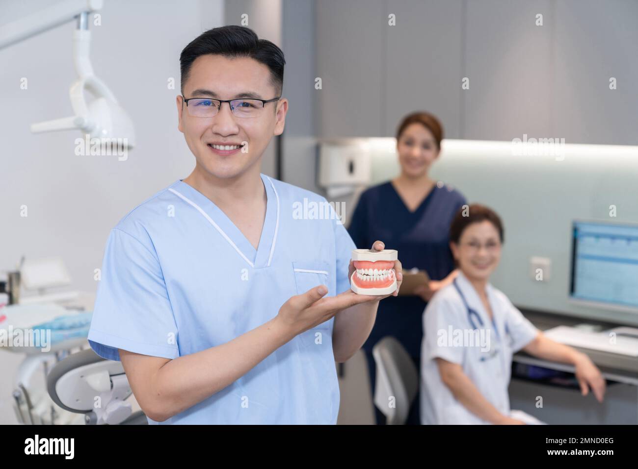 The doctor show teeth model in dental clinic Stock Photo - Alamy