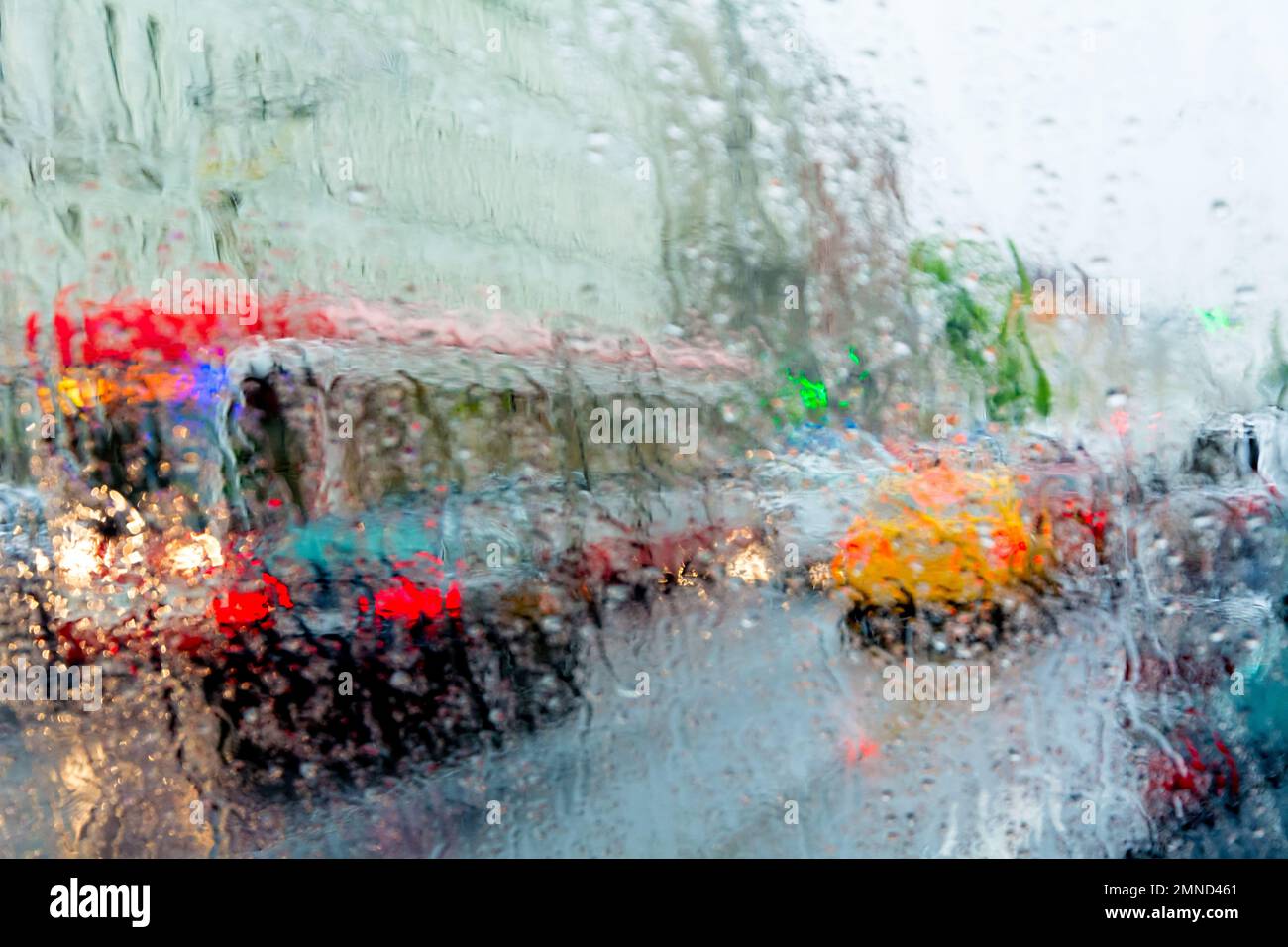 Street blurred rain background hi-res stock photography and images - Alamy