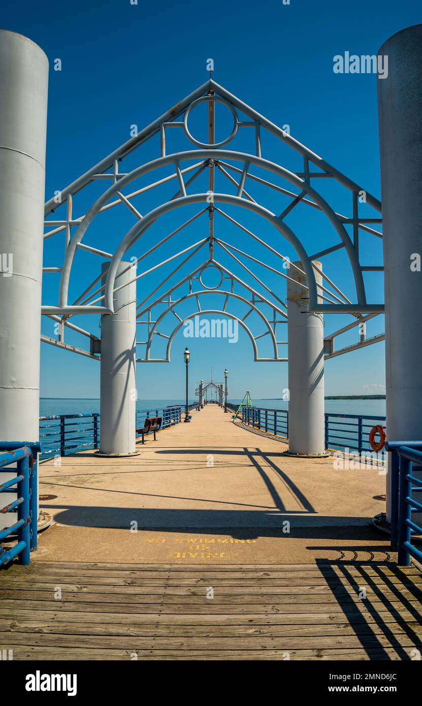 Long pier out over Lake Michigan cruise ship dock and tourist ...