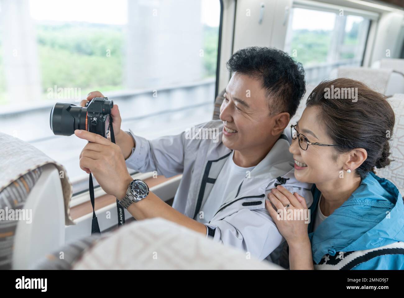 Two people take pictures hi-res stock photography and images - Alamy