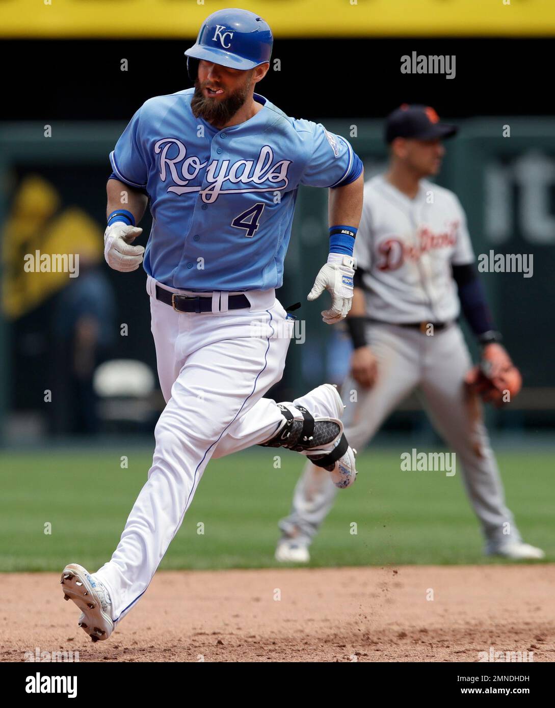 Kansas City Royals' fielder Alex Gordon (4) rounds the bases after his ...