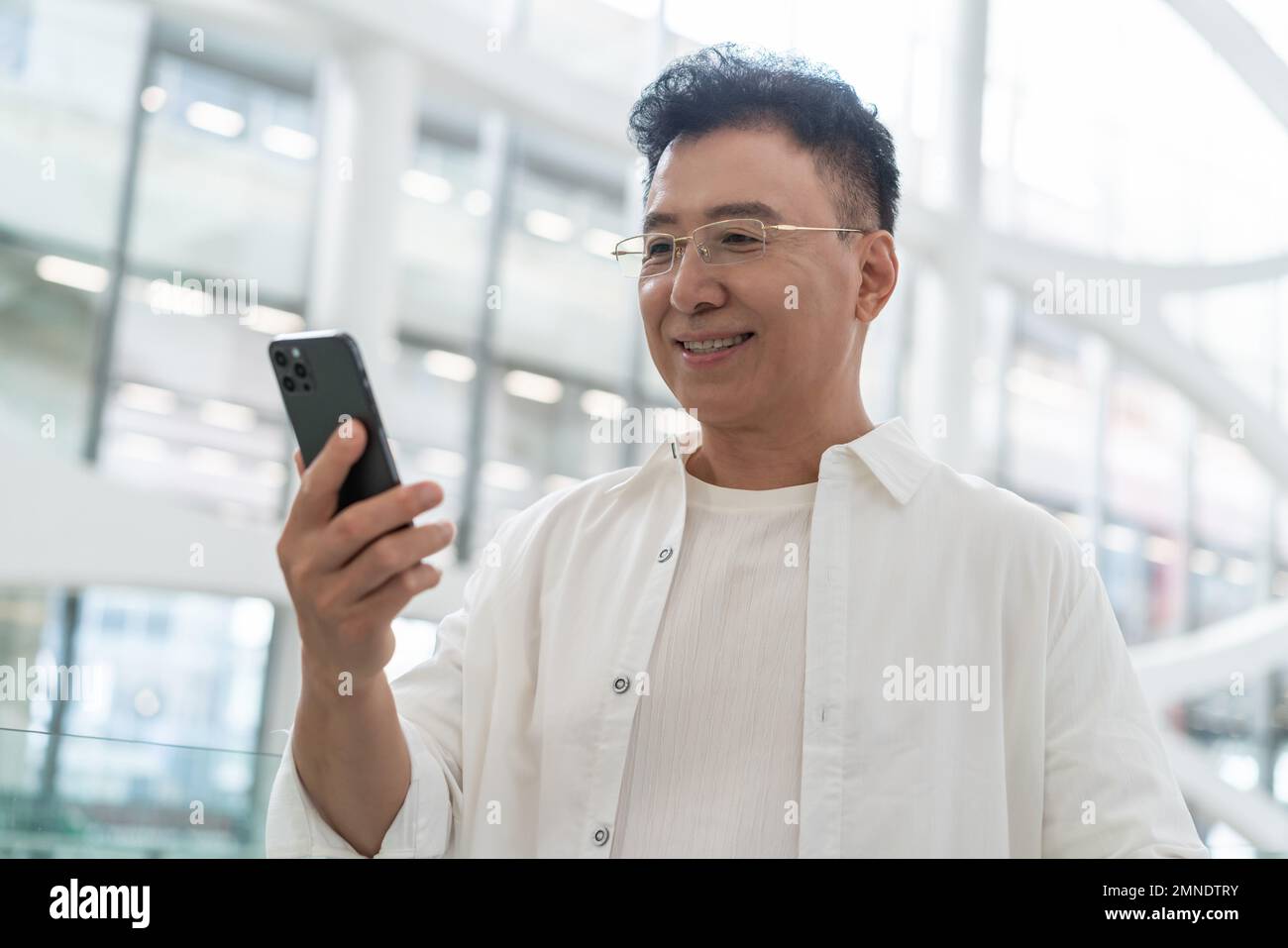 Mobile older asian hi-res stock photography and images - Alamy