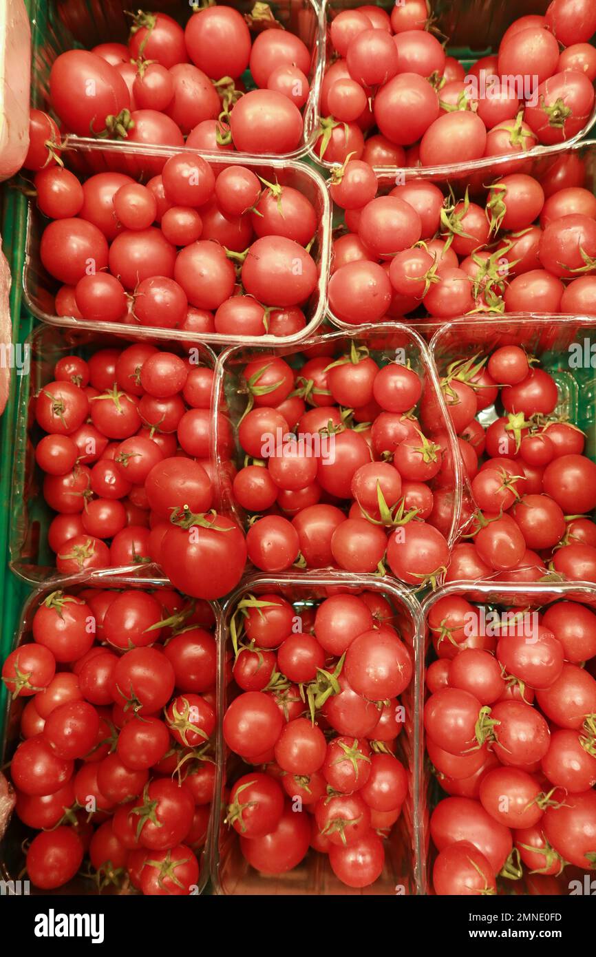 Food drop in water hi-res stock photography and images - Alamy