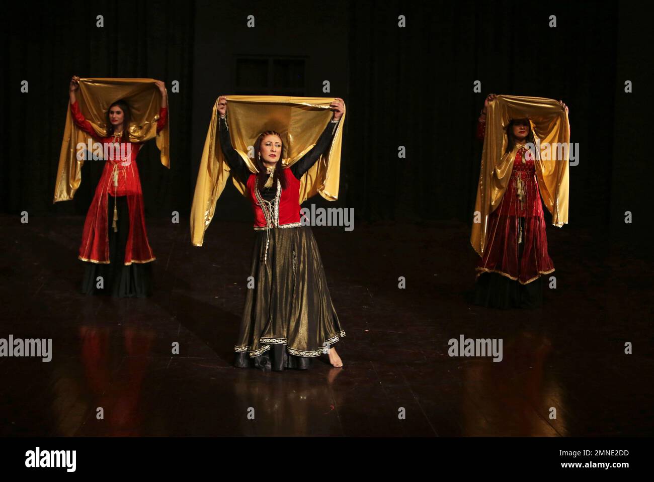 Pakistani artists present classical dance to celebrate International ...
