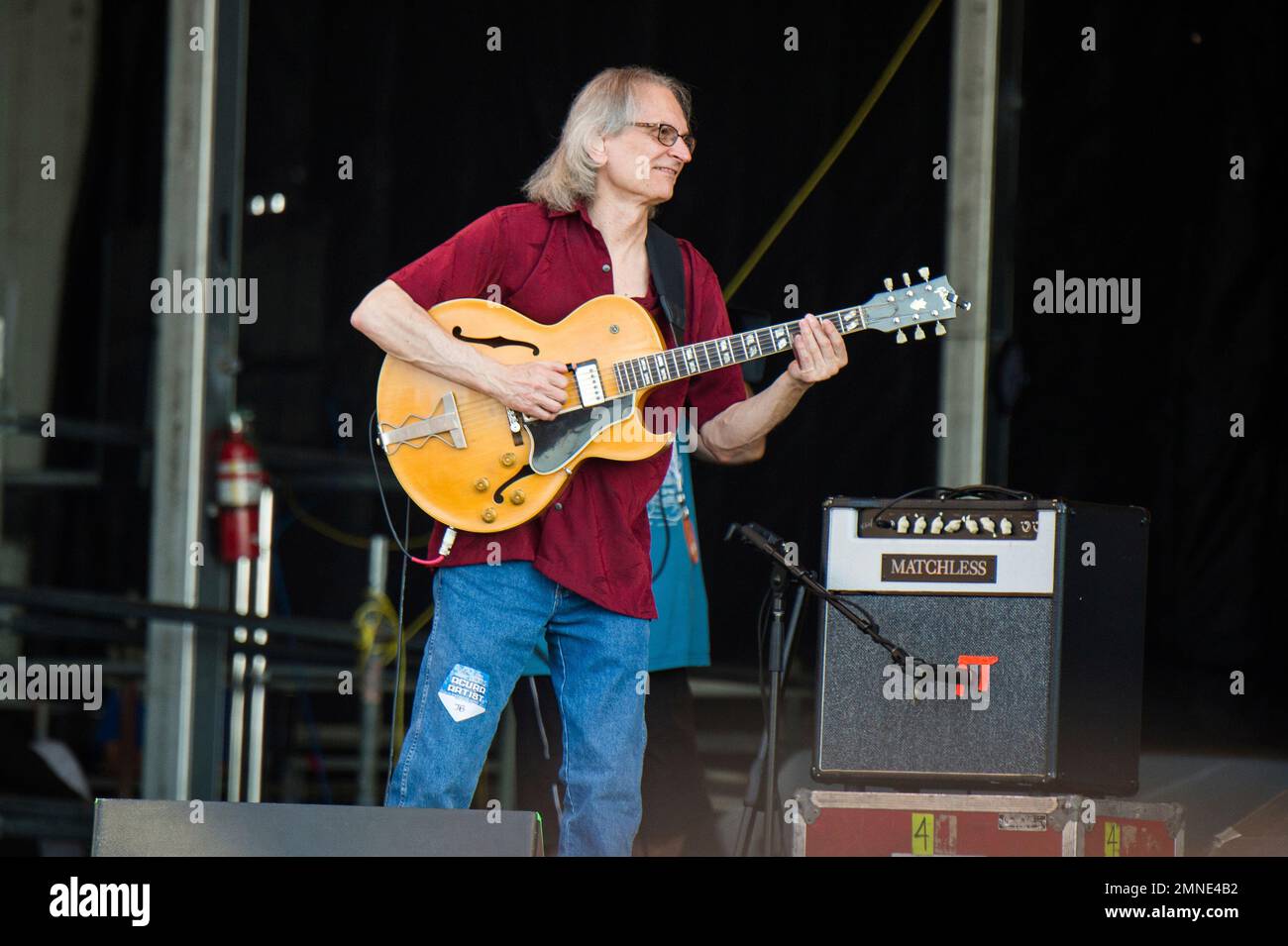 Sonny Landreth performs with Jimmy Buffett at the New Orleans Jazz and ...