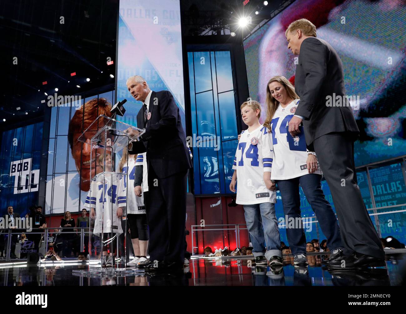 Former Dallas Cowboys player Bob Lilly, left, stands near NFL ...